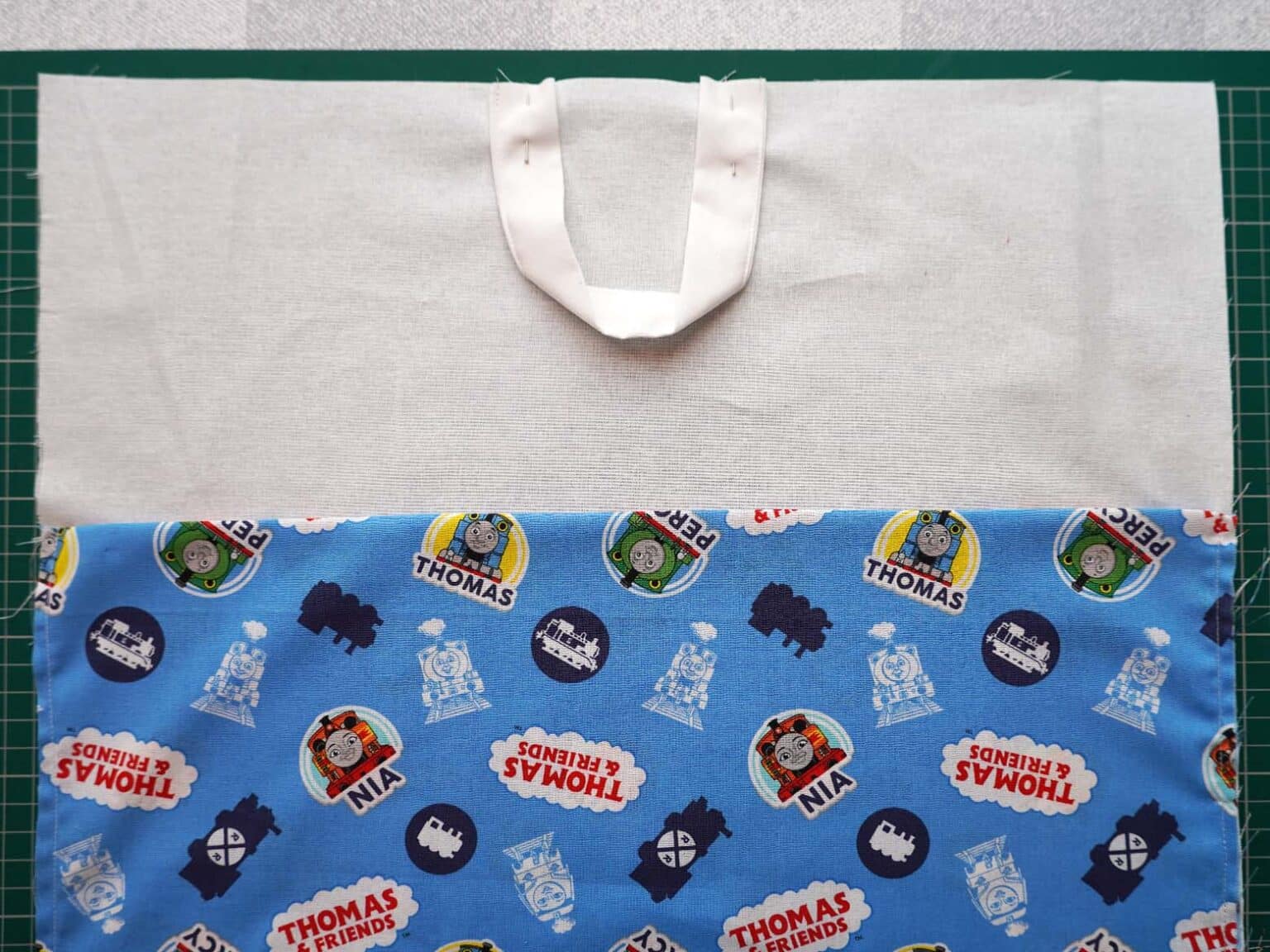 How to Make a Reading Cushion With Pocket & Handle